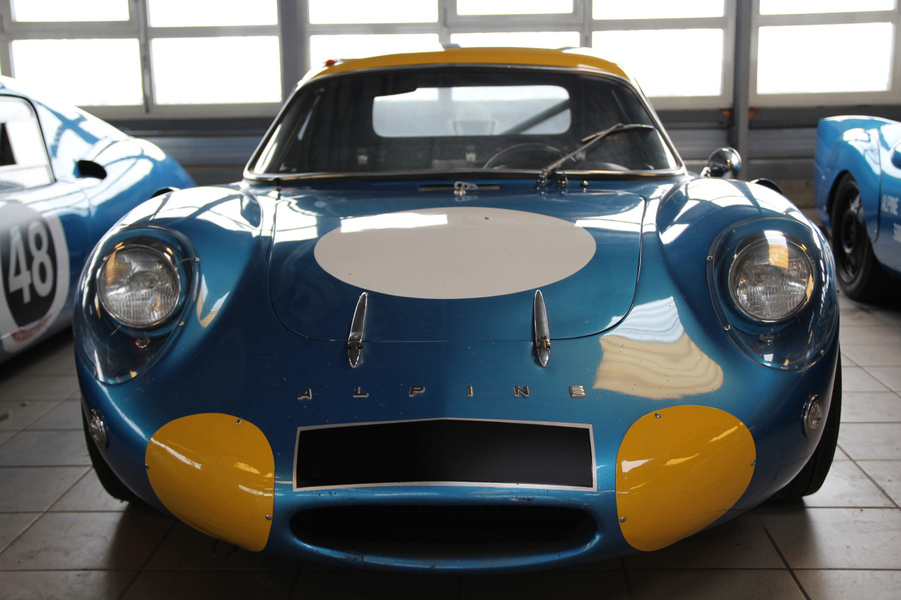 Alpine Renault : photos de l'incroyable collection Rédélé | carakoom.com