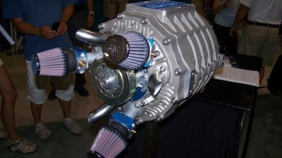 Sitting in a 737 Jet Engine Chair Turns Anyone Into a Supervillain ...