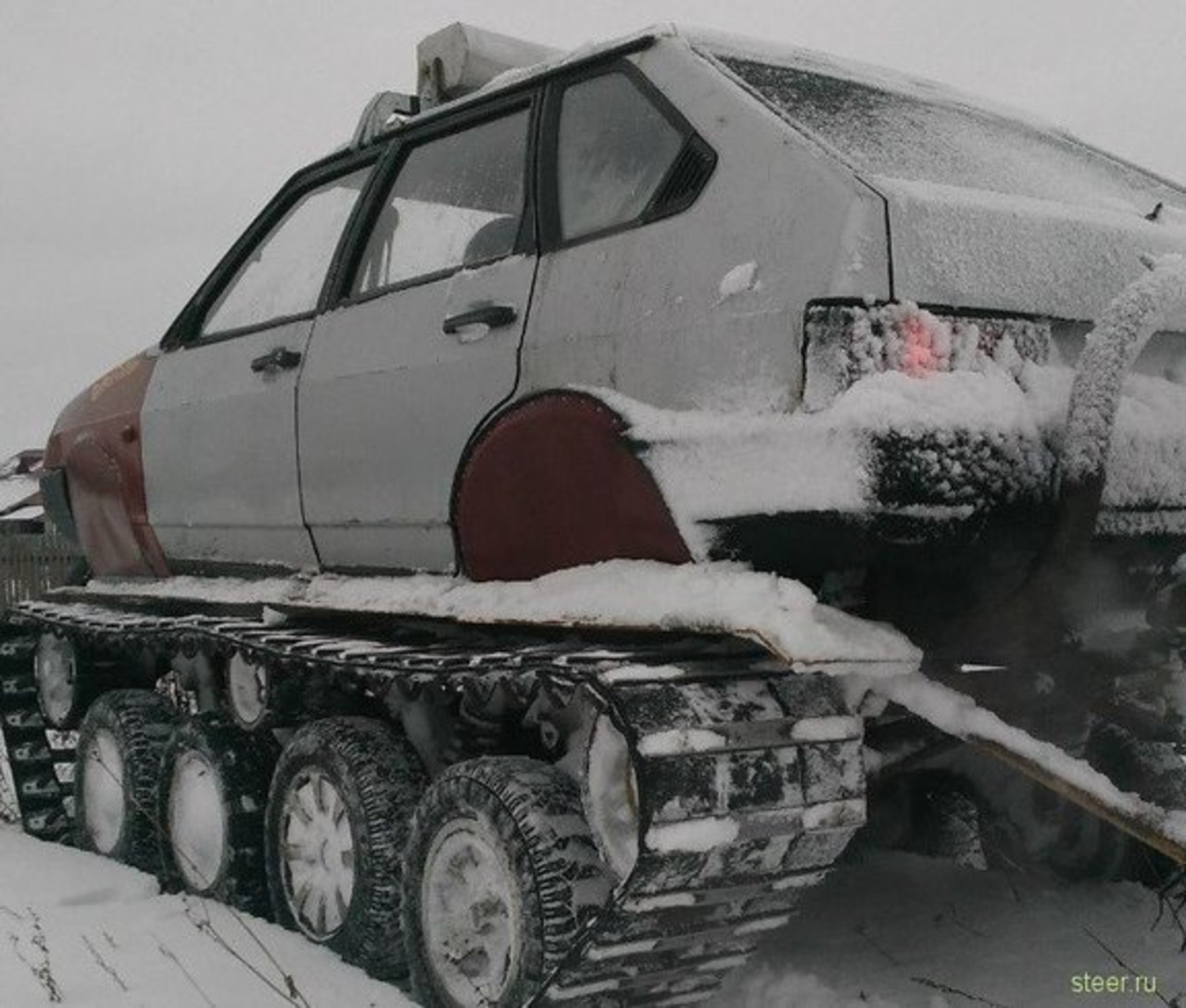 Insolite : un Russe transforme une Lada Samara en tank. | carakoom.com