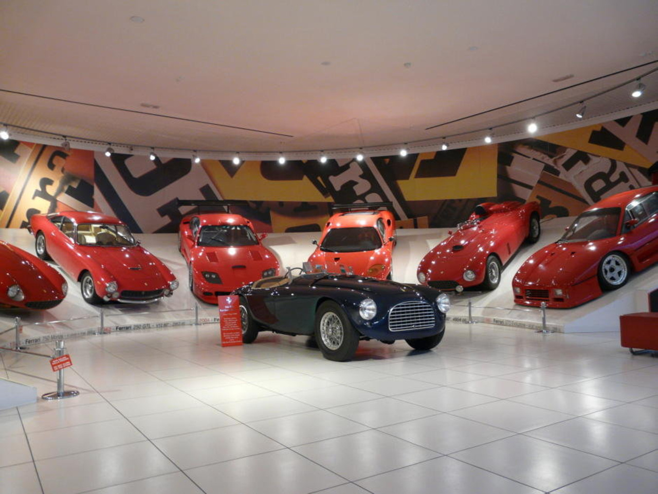 8 muzee auto de poveste. Iata ce nu trebuie sa ratezi in aceasta viata ...